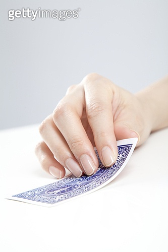 Hands turning over playing cards 이미지 (jv12322692) - 게티이미지뱅크
