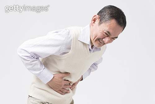 Senior man with abdominal pain 이미지 (jv12345770) - 게티이미지뱅크