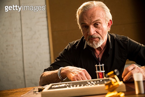 The old man made diamond ring 이미지 (vs12434090) - 게티이미지뱅크