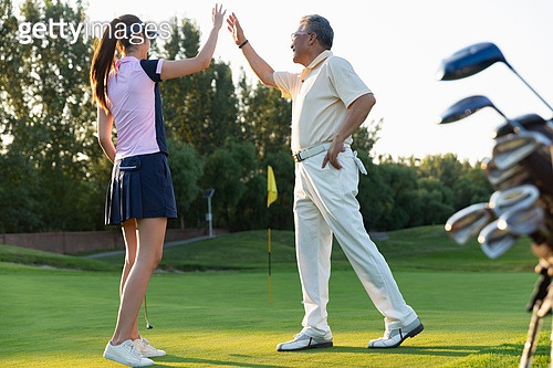 On the golf course celebrate hand-clapping young women and the elderly ...