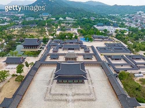 항공촬영, 파노라마, 기와지붕, 근정전, 경복궁, 청와대, 북악산, 종로구, 서울 이미지 (a12602473) - 게티이미지뱅크