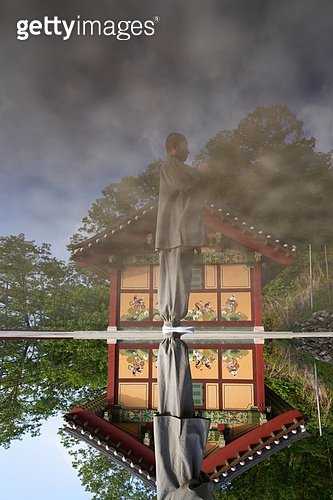 대한민국, 한국문화, 전통문화, 불교, 스님, 예불, 템플스테이 (주제), 믿음, 기도 이미지 (jv12600280) - 게티이미지뱅크