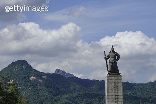 이순신, 동상, 북악산, 북한산, 하늘, 뭉게구름, 광화문광장, 종로구, 종로구, 서울 이미지 (a12633654) - 게티이미지뱅크