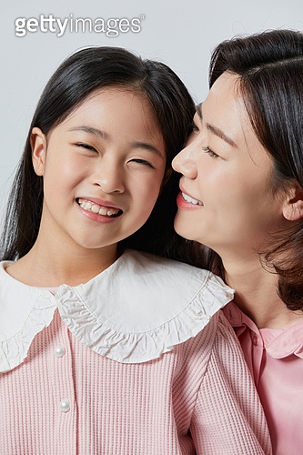 엄마 딸 모녀관계 소녀 여성 사랑 컨셉 행복 컨셉 가족 인간관계 애정표현 이미지 Jv13289063