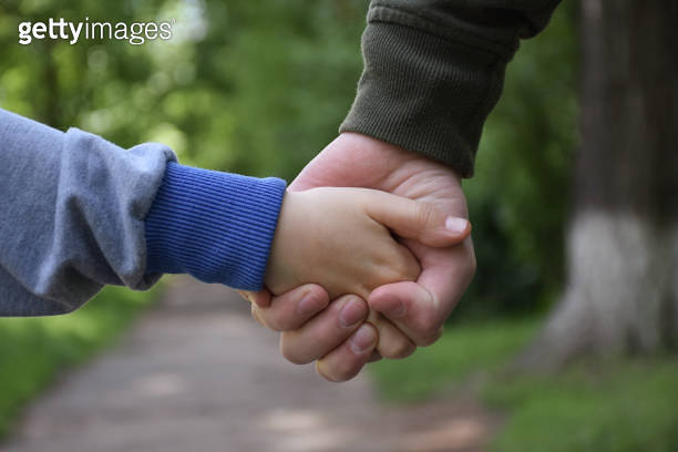 Child and adult holding hands. Only hands are visible in close-up 이미지 ...