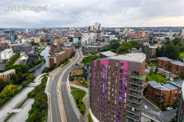 Aerial view of road links into Leeds city centre 이미지 (1335039965) - 게티이미지뱅크