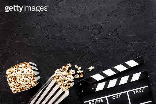 Layout of film reel with popcorn and clapperboard. Cinema concept ...
