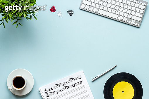 Musicians desk music recording with music sheets (1347725954) - 게티이미지뱅크