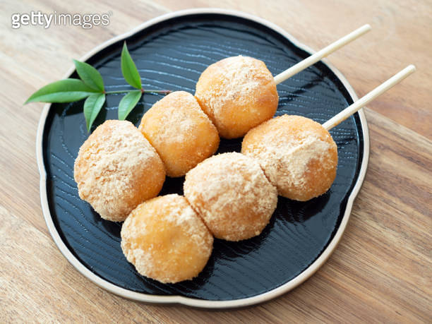 Kinako Dango (Sweet Soy Flour Dumplings) 이미지 (1338959730) - 게티이미지뱅크
