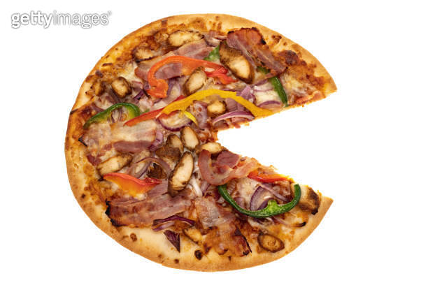 Meat feast pizza with a slice removed 이미지 (1302691574) - 게티이미지뱅크