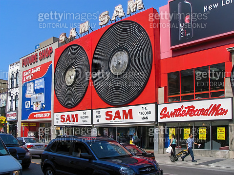 The iconic Sam the Record Man in Toronto, Canada (1333414425) - 게티이미지뱅크