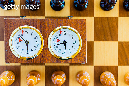 Overhead image of a chess board. 이미지 (1357024022) - 게티이미지뱅크