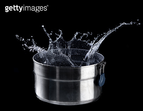 Metal pot with splash of water on black background 이미지 (1310999218 ...