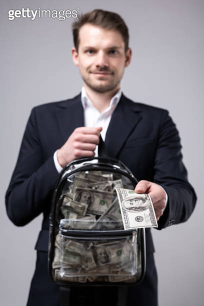 Backpack full of money 이미지 (1307552363) - 게티이미지뱅크