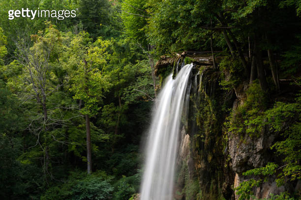 Falling Spring Falls 이미지 (1334315159) - 게티이미지뱅크