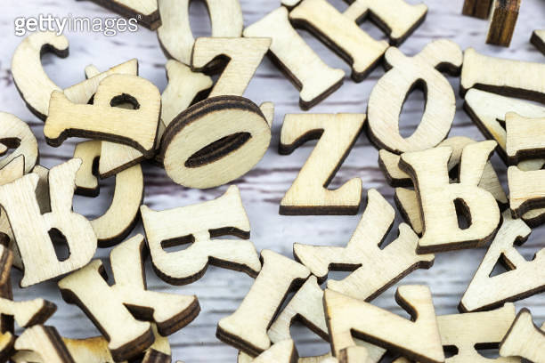 messy alphabet letters made of wood 이미지 (1317440310) - 게티이미지뱅크