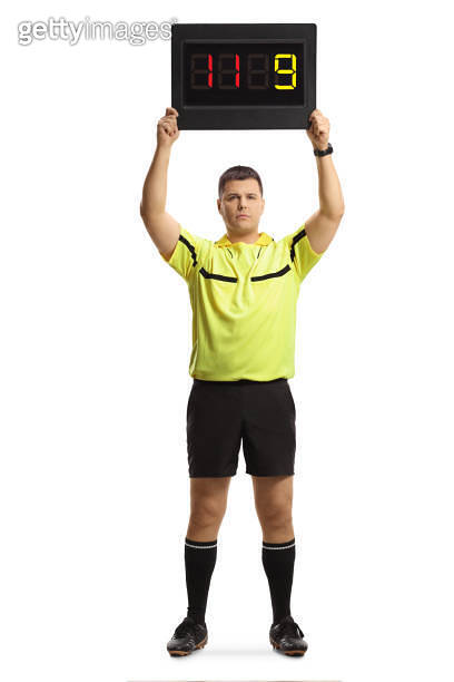 Full length portrait of football referee holding a substitute board 이미지 ...