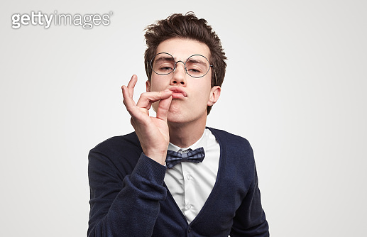 Funny nerd man showing delicious gesture 이미지 (1341962060) - 게티이미지뱅크