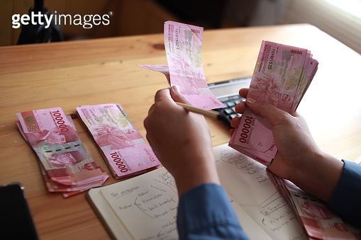 Close up of woman hand counting money uang Indonesian rupiah and making ...