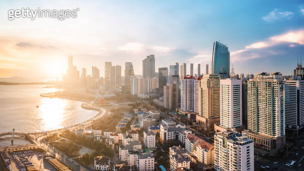 Aerial photography of Qingdao sunset and modern buildings skyline 이미지 ...