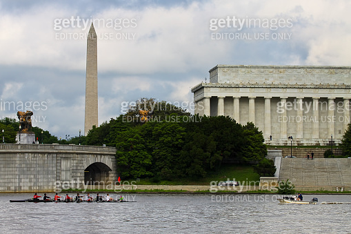 United States Capitol, Washington Monument & WW2 memorial from Lincoln ...