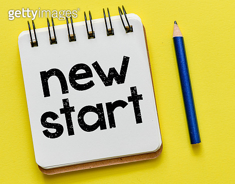 New start text written in the notebook (1338647500) - 게티이미지뱅크