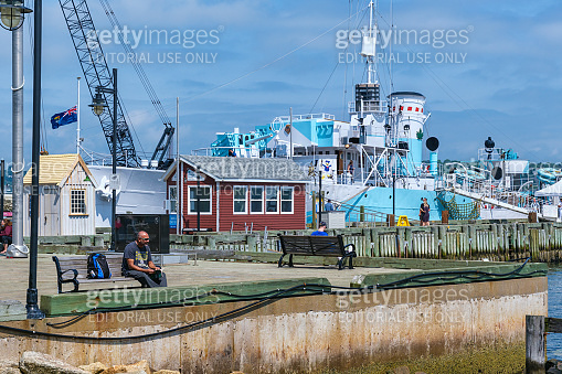 People enjoy sunny day at Halifax Harbourfront, Canada 이미지 (1348118395 ...