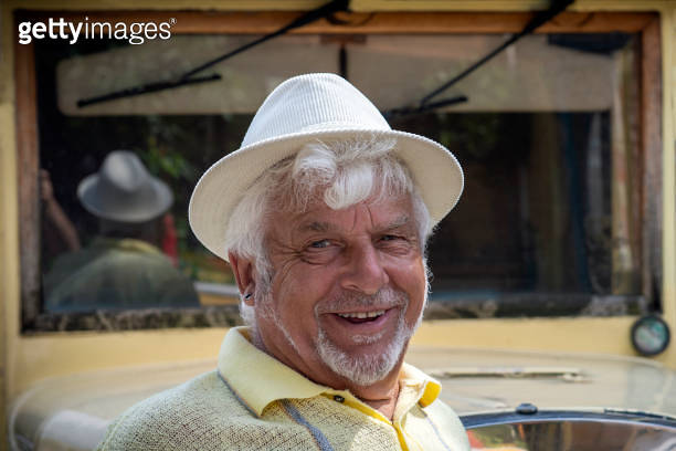 Close Up Portrait Elderly English Man 이미지 (1318195429) - 게티이미지뱅크