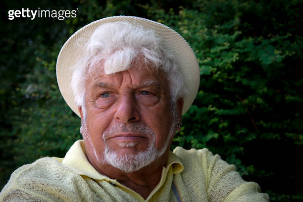 Close Up Portrait Elderly English Man 이미지 (1318195251) - 게티이미지뱅크