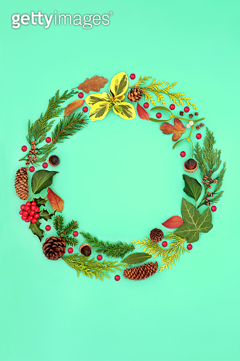 Traditional Winter and Christmas Abstract Wreath Design (1346149927 ...