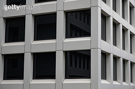 Geometric square pattern in a building facade 이미지 (1334033672) - 게티이미지뱅크