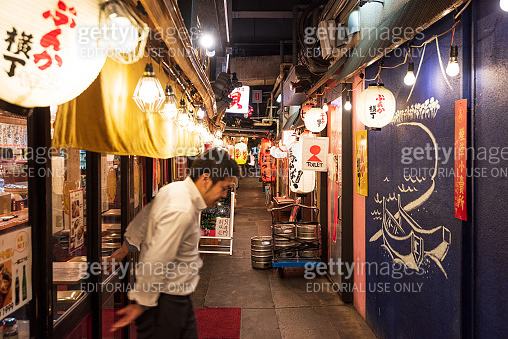 Yakitori Alley, Yuraku Concourse underpass in Tokyo, Japan. 이미지 ...