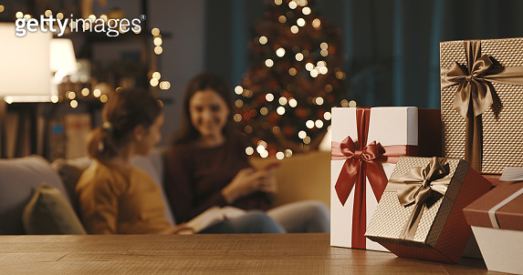 Christmas gifts and sisters spending time together during holidays 이미지 ...