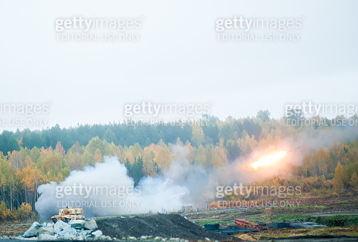 Rocket launch by TOS-1A system 이미지 (1298395544) - 게티이미지뱅크