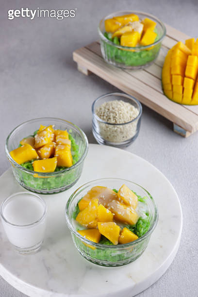 Mango sticky rice pandan or mango with pandan sticky rice , Thai ...