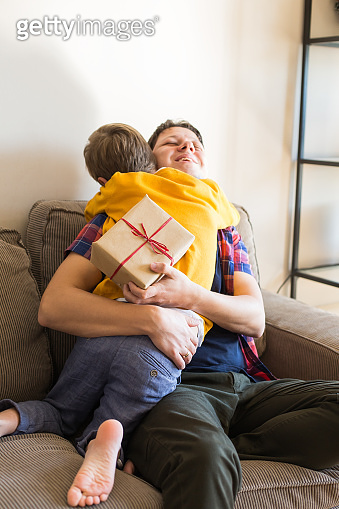 Father's day, happy family, boy and his dad at home 이미지 (1298149853 ...