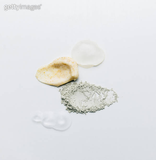 Textures from cosmetics and powder. Body Scrub. Smears on the table 이미지 ...