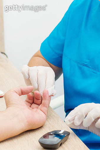 Fingerstick sampling for blood glucose testing using a glucometer 이미지 ...