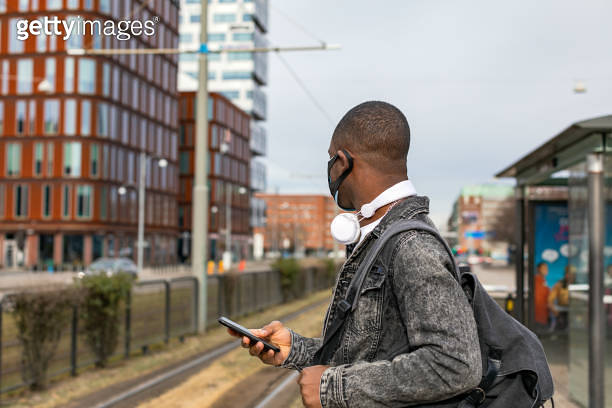 Man wearing two face masks 이미지 (1304756383) - 게티이미지뱅크