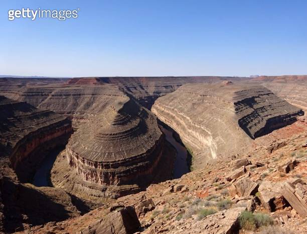 Goosenecks State Park. On the edge of a deep canyon above the sinuous ...