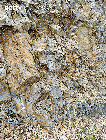metal mesh for protection against rock landslides in mountain 이미지 ...