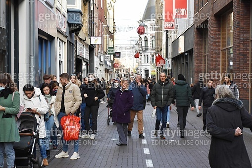 People Wearing COVID-19 Pandemic Face Mask, The Hague City Shopping ...