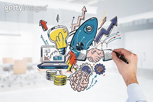 Man hand drawing a start up sketch on blurred background 이미지 ...