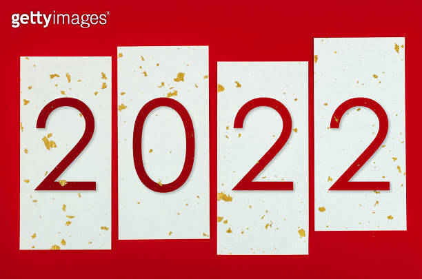 Red 2022 number on glitter gold paper 이미지 (1345800313) - 게티이미지뱅크