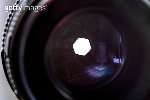 Camera lens adjusting aperture and zoom in and out 이미지 (1315621764 ...