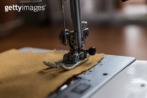 Production line sewing machine. Needle and footstep detail 이미지 ...