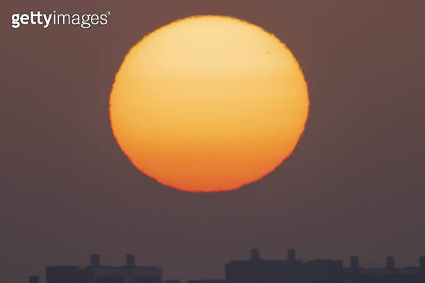 Sun disc in the sky at sunrise. 이미지 (1304196500) - 게티이미지뱅크