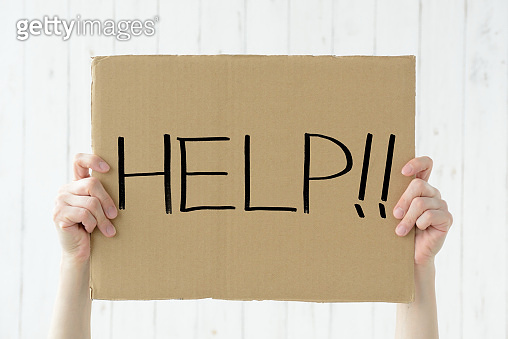 Human's hands raising cardboard with HELP word 이미지 (1309526450) - 게티이미지뱅크