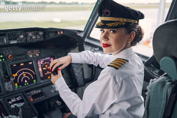 Lady pilot posing for the camera in the cockpit 이미지 (1326132425) - 게티이미지뱅크