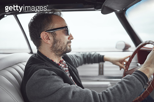 Man in retro clothes driving vintage American car. 이미지 (1299244859 ...